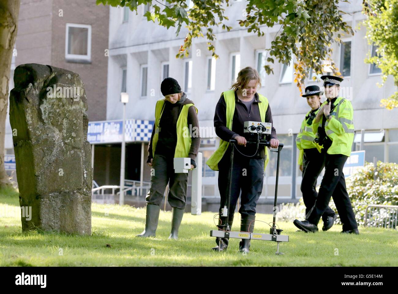 Archaeologists Maureen Kilpatrick using a Resistance Meter and Beth ...