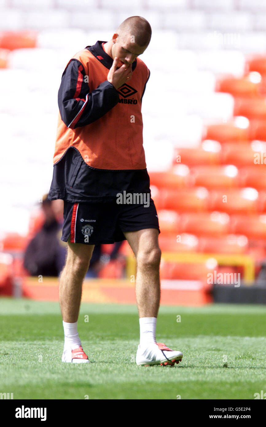 Manchester united player david beckham l hi-res stock photography and ...