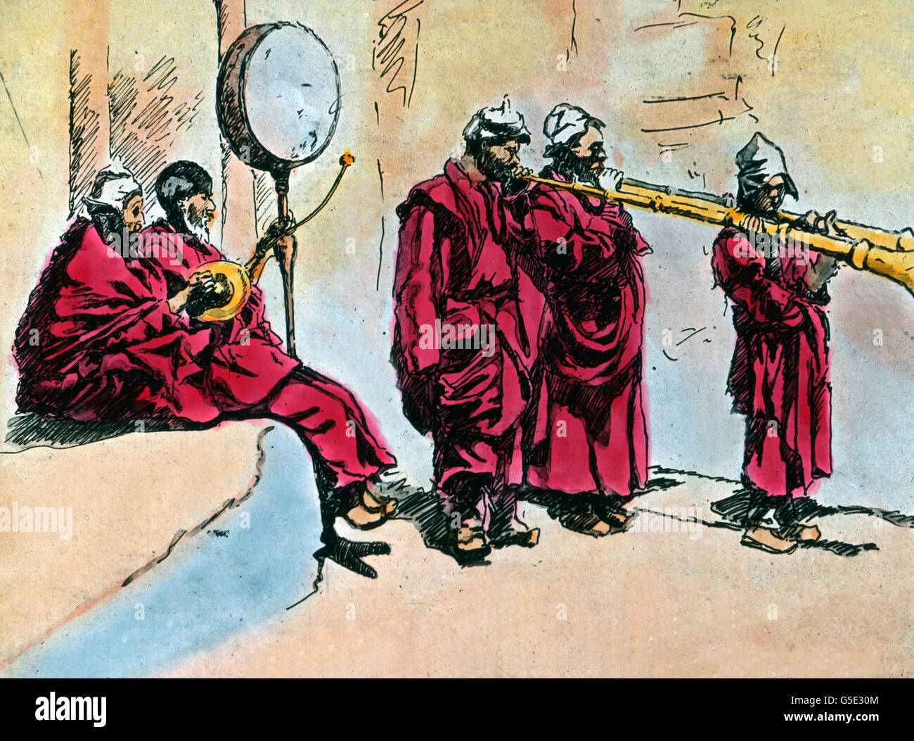 Mönche in Tibet spielen Musikinstrumente zum Gottesdienst. Monks in ...