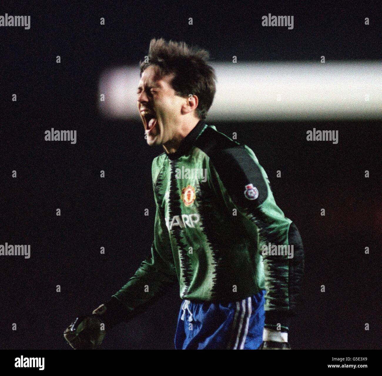 Manchester united goalkeeper les sealey hi-res stock photography and ...