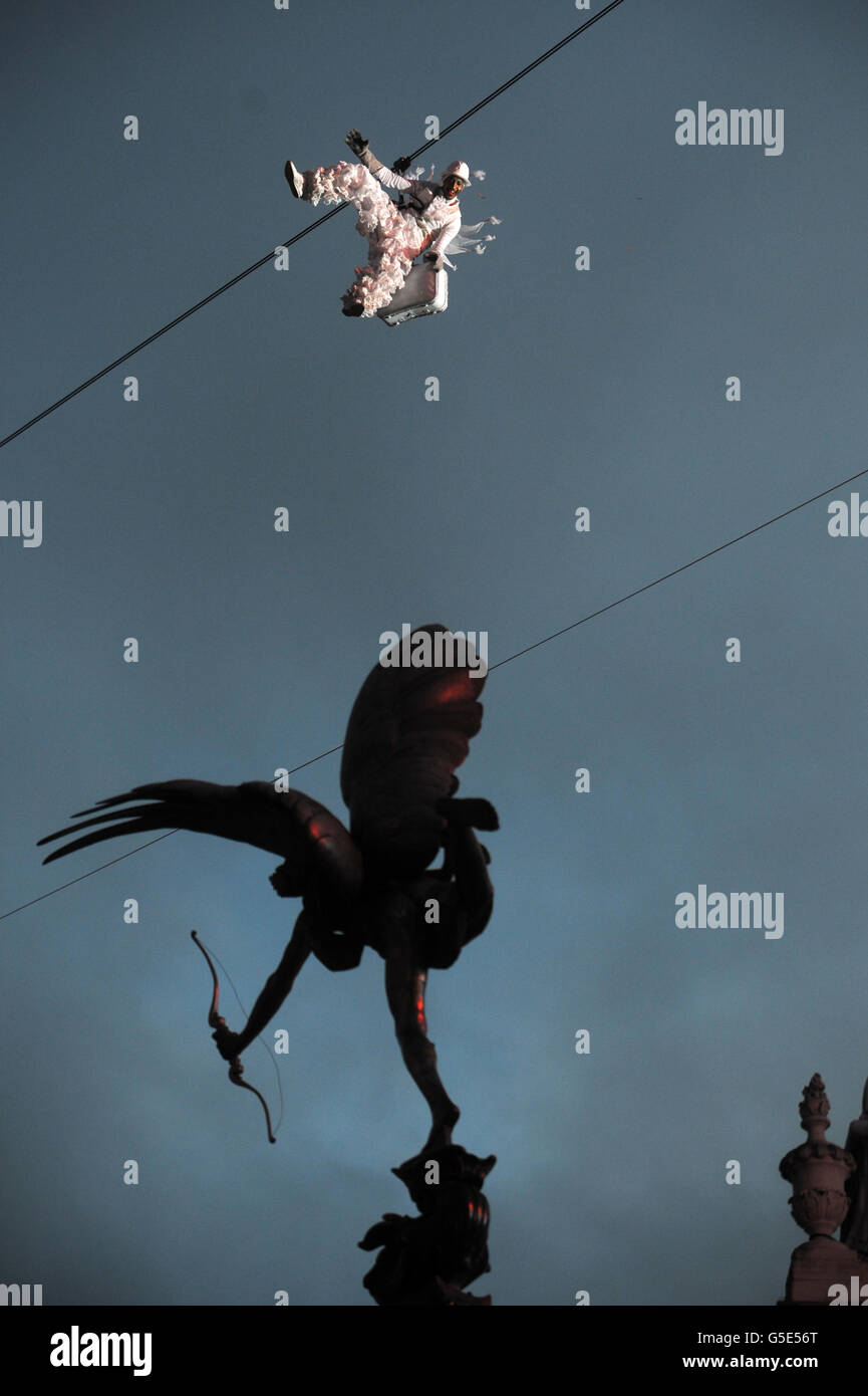 Les Studios De Cirque performing the finale of Piccadilly Circus Circus ...