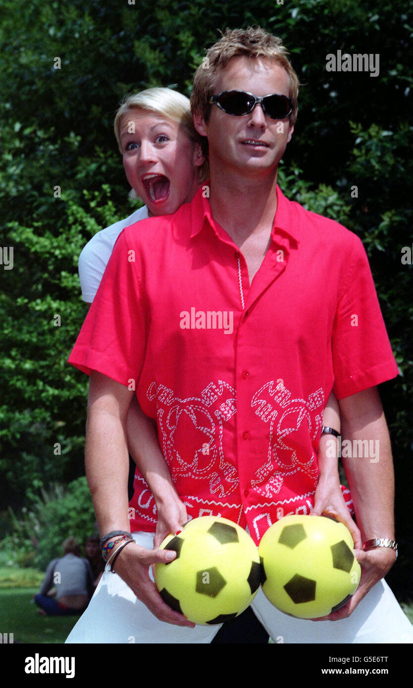 Tv presenters julian clary and denise van outen hi-res stock ...
