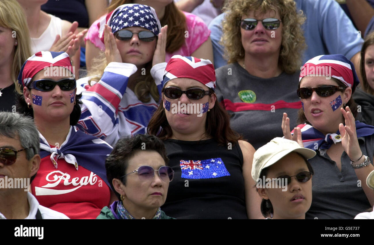 Wimbledon 2001 fans hi-res stock photography and images - Alamy