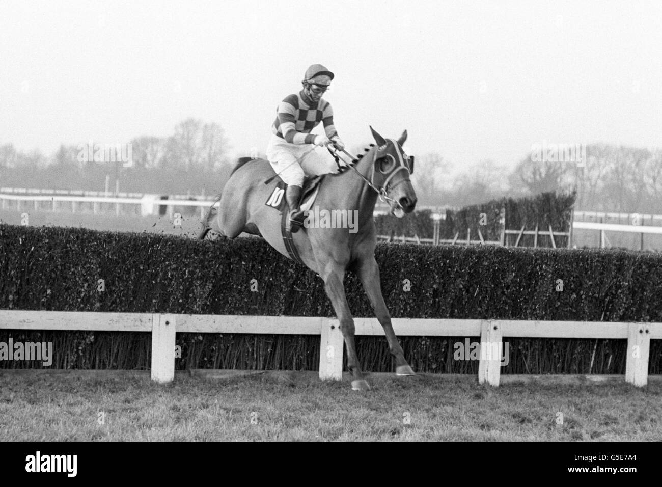 Horse Racing - Windsor Copper Horse Handicap. Lord Oaksey (John ...