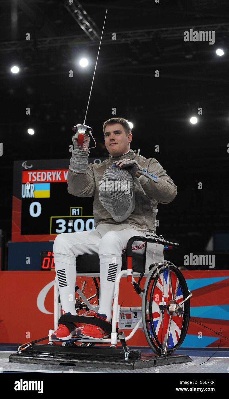 Wheelchair fencing paralympics wheelchair fencing hi-res stock ...