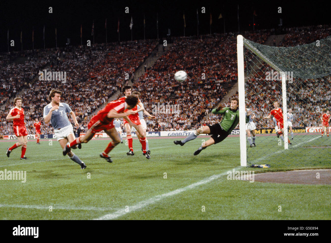 Soccer - European Cup Final - Nottingham Forest v Malmo - Olympic ...
