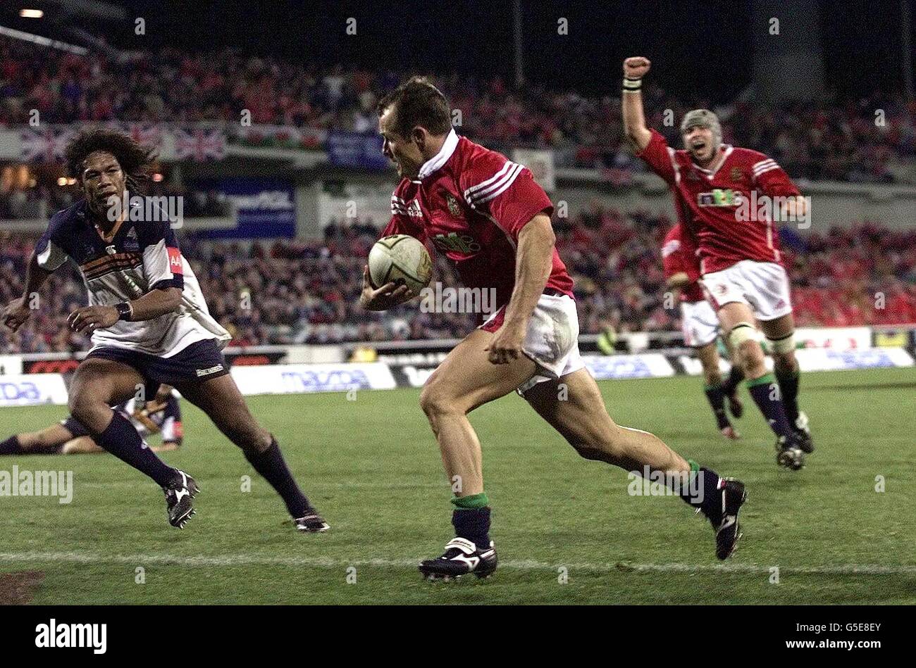 British & Irish Lions Austin Healey (centre) runs in the Lions ...