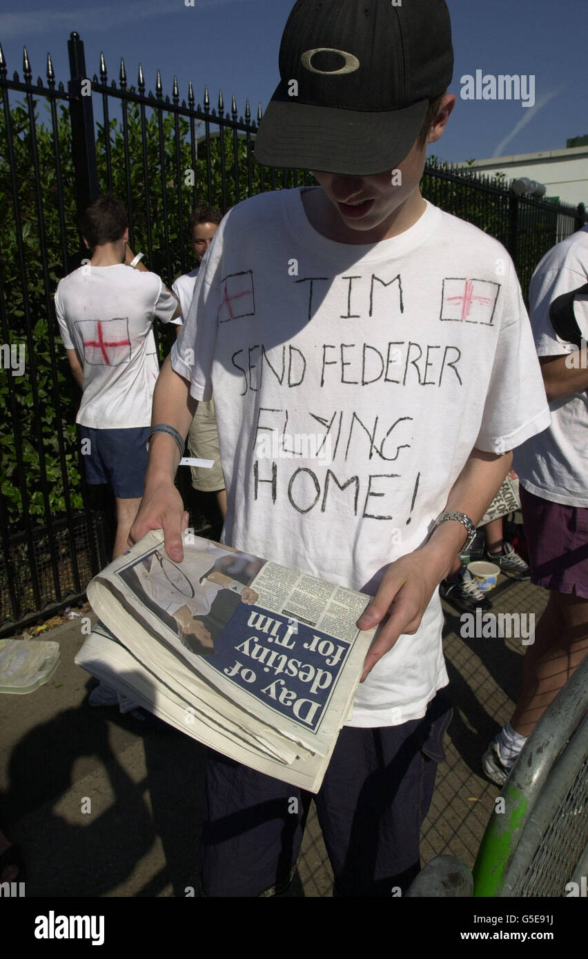 London Wimbledon fans Stock Photo - Alamy