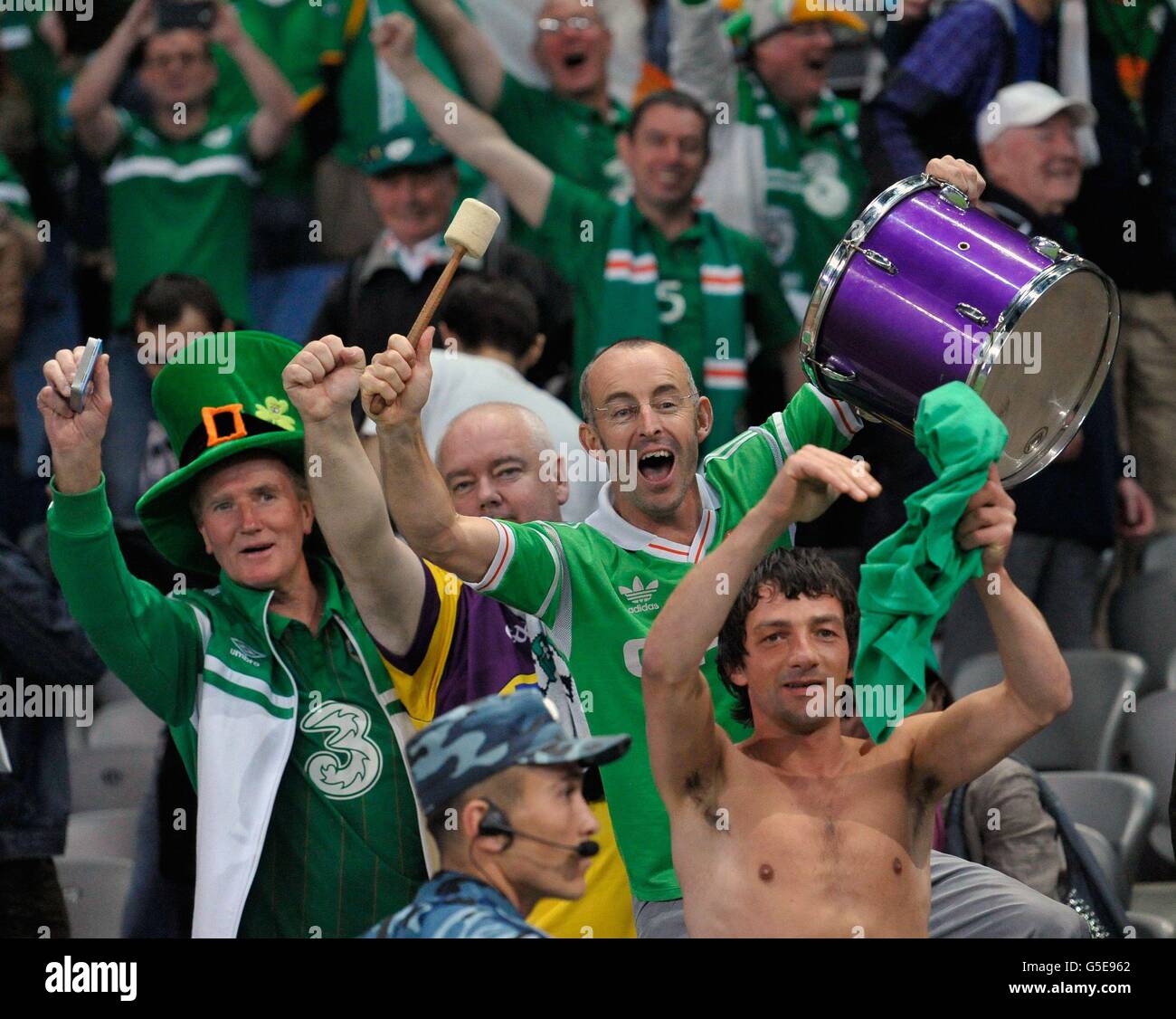 Republic ireland fans hi-res stock photography and images - Alamy