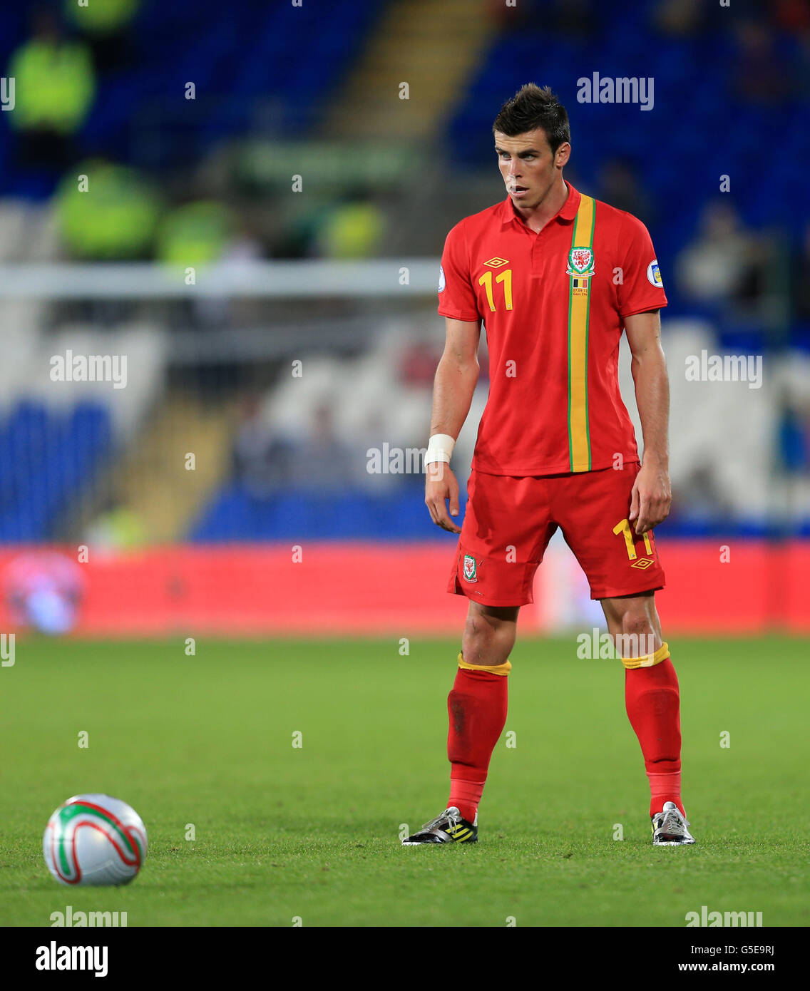 Wales gareth bale lines up hi-res stock photography and images - Alamy