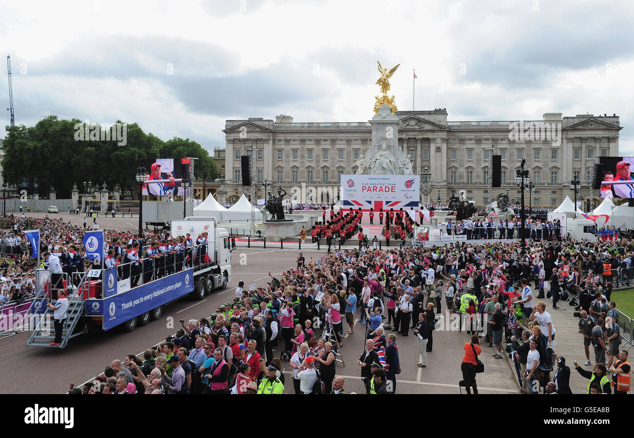 London Olympic Games - Athletes Victory Parade Stock Photo - Alamy