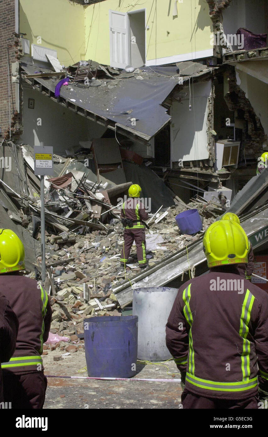 Block of flats collapse Stock Photo - Alamy
