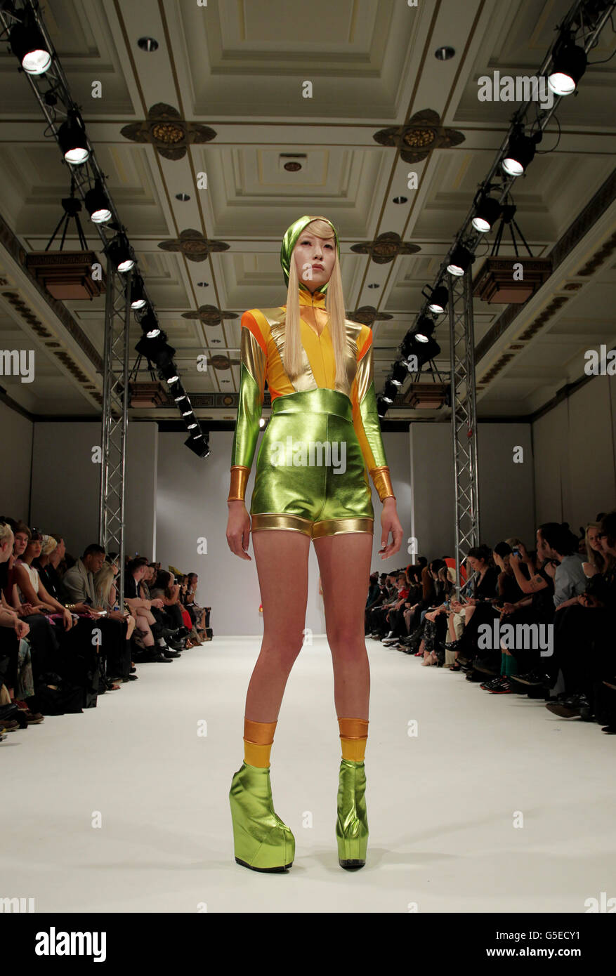 Pam Hogg Catwalk London Fashion Week Stock Photo Alamy