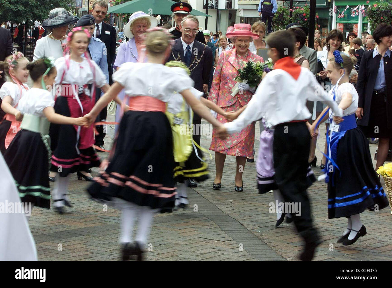 Britains queen elizabeth ii centre r hi-res stock photography and ...