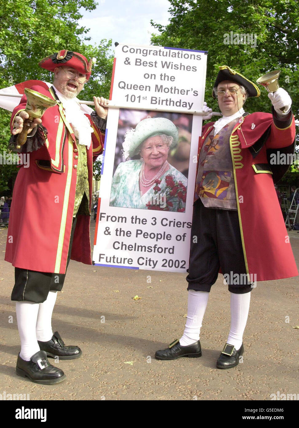 The Queen Mother gets an early morning alarm call from Steve Clow (left ...