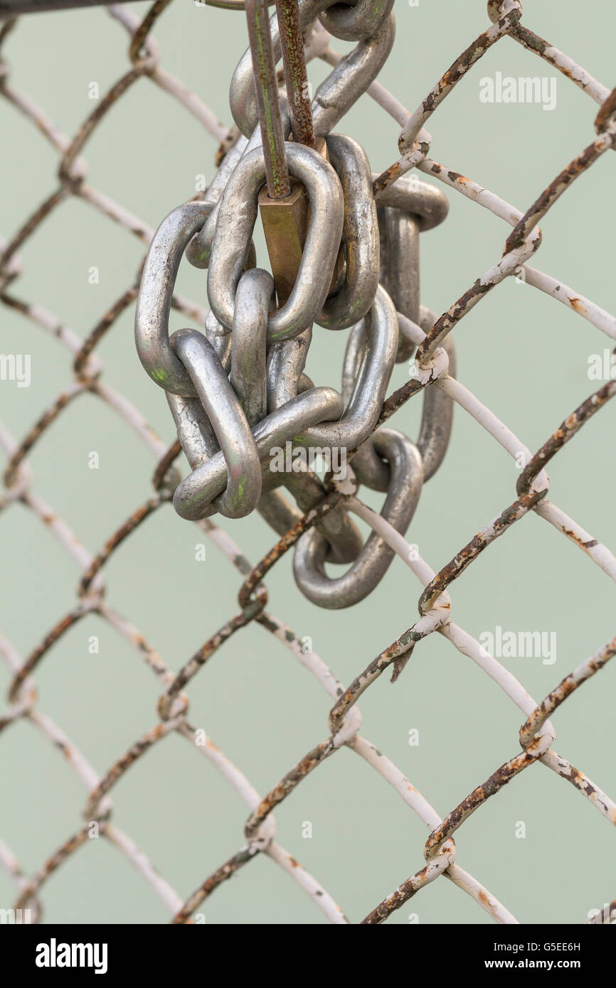 Chains on locked door hi-res stock photography and images - Alamy