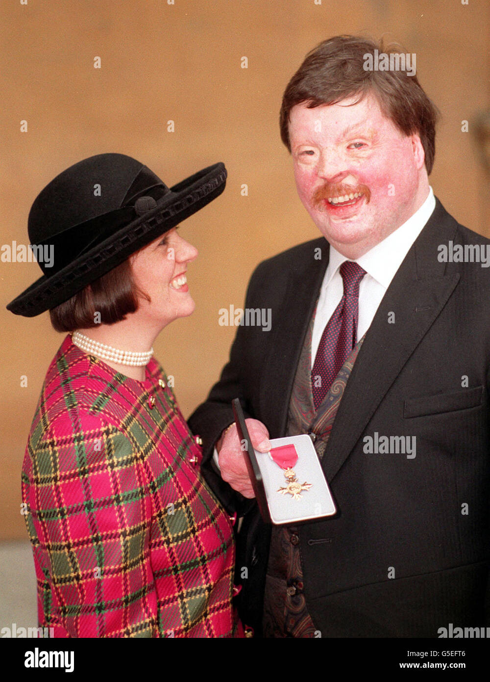 Simon weston and wife hi-res stock photography and images - Alamy