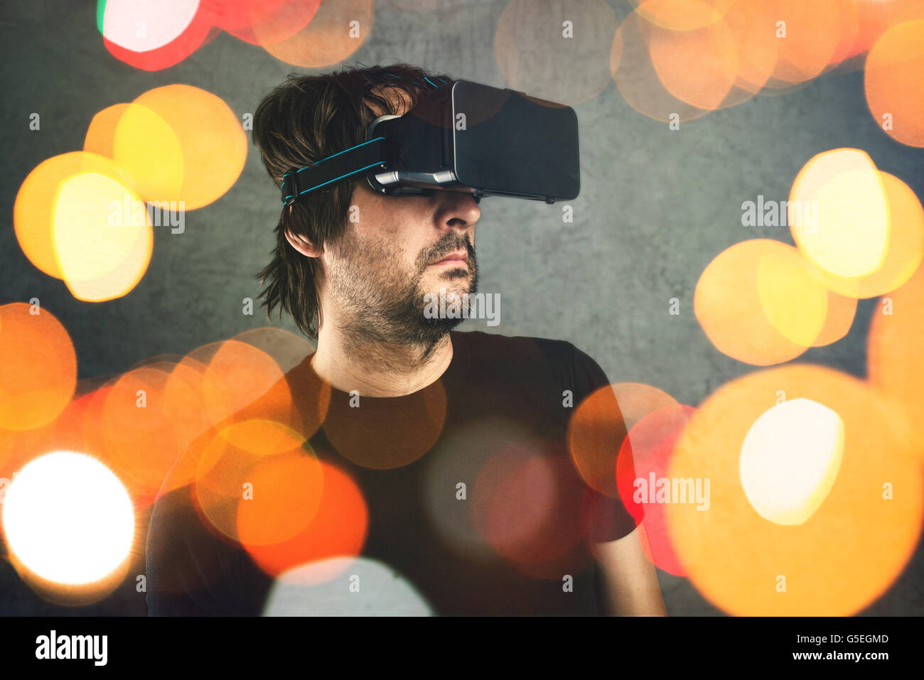 Man wearing virtual reality goggles hi-res stock photography and images ...