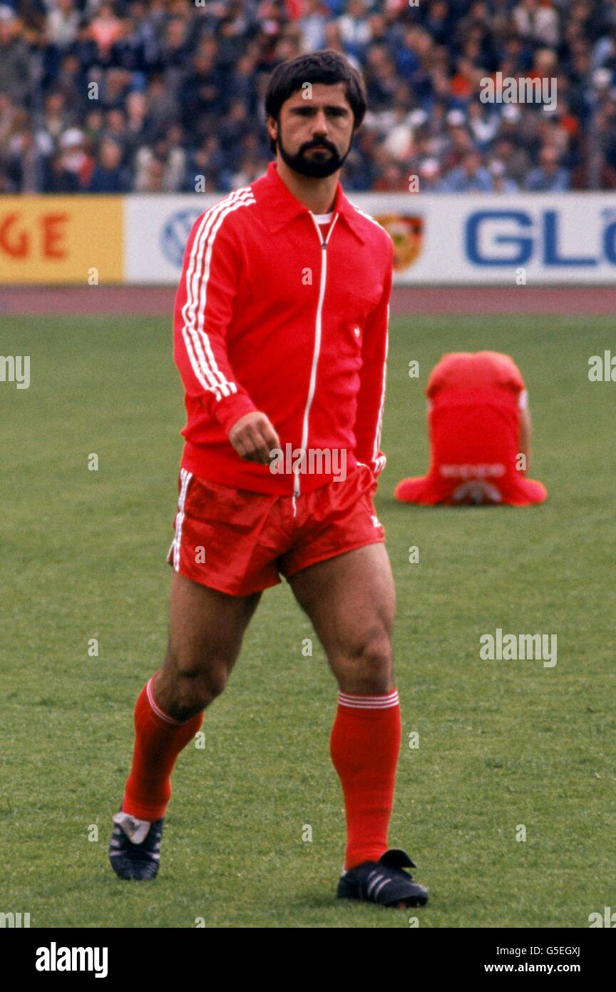 Gerd muller bayern munich hi-res stock photography and images - Alamy