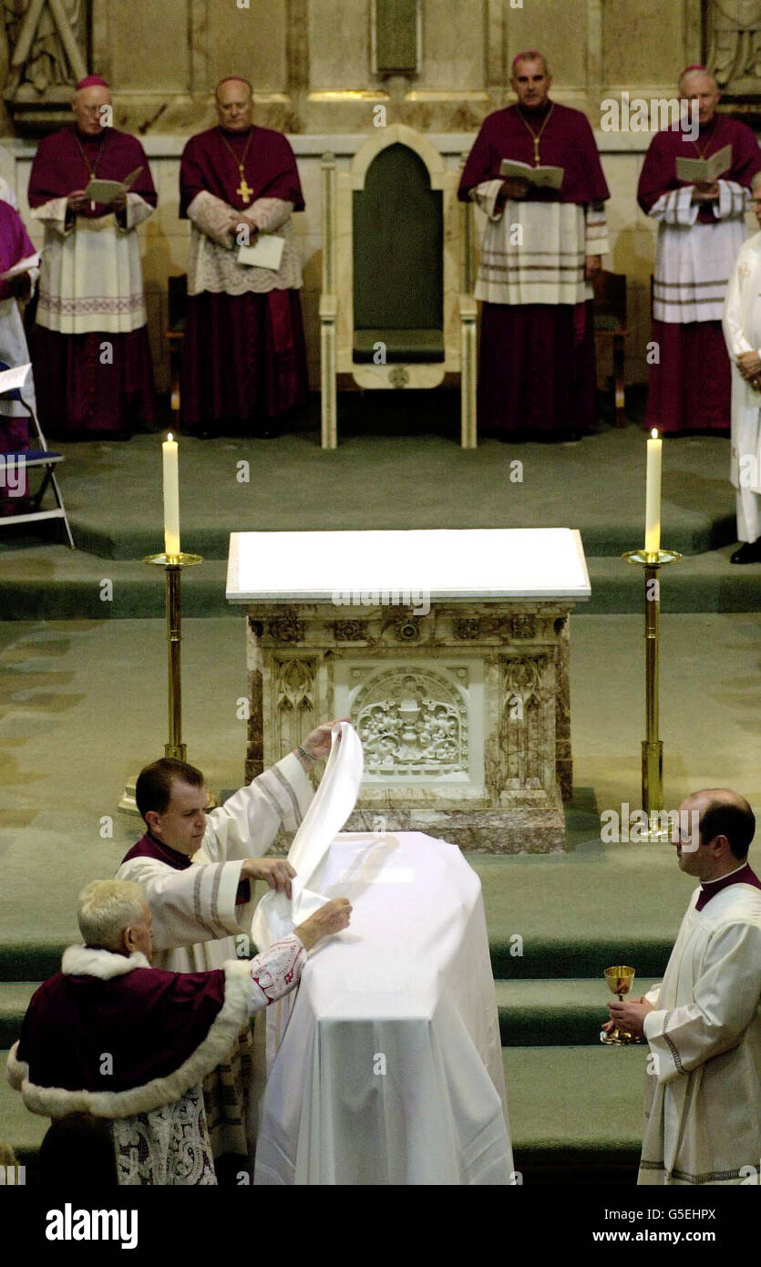 Held funeral prayer hi-res stock photography and images - Alamy