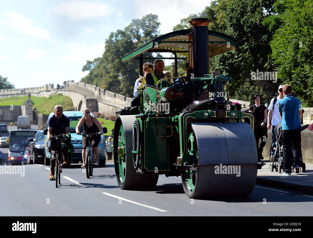 Restored steamroller City of York 3 back on the roads it used to work ...