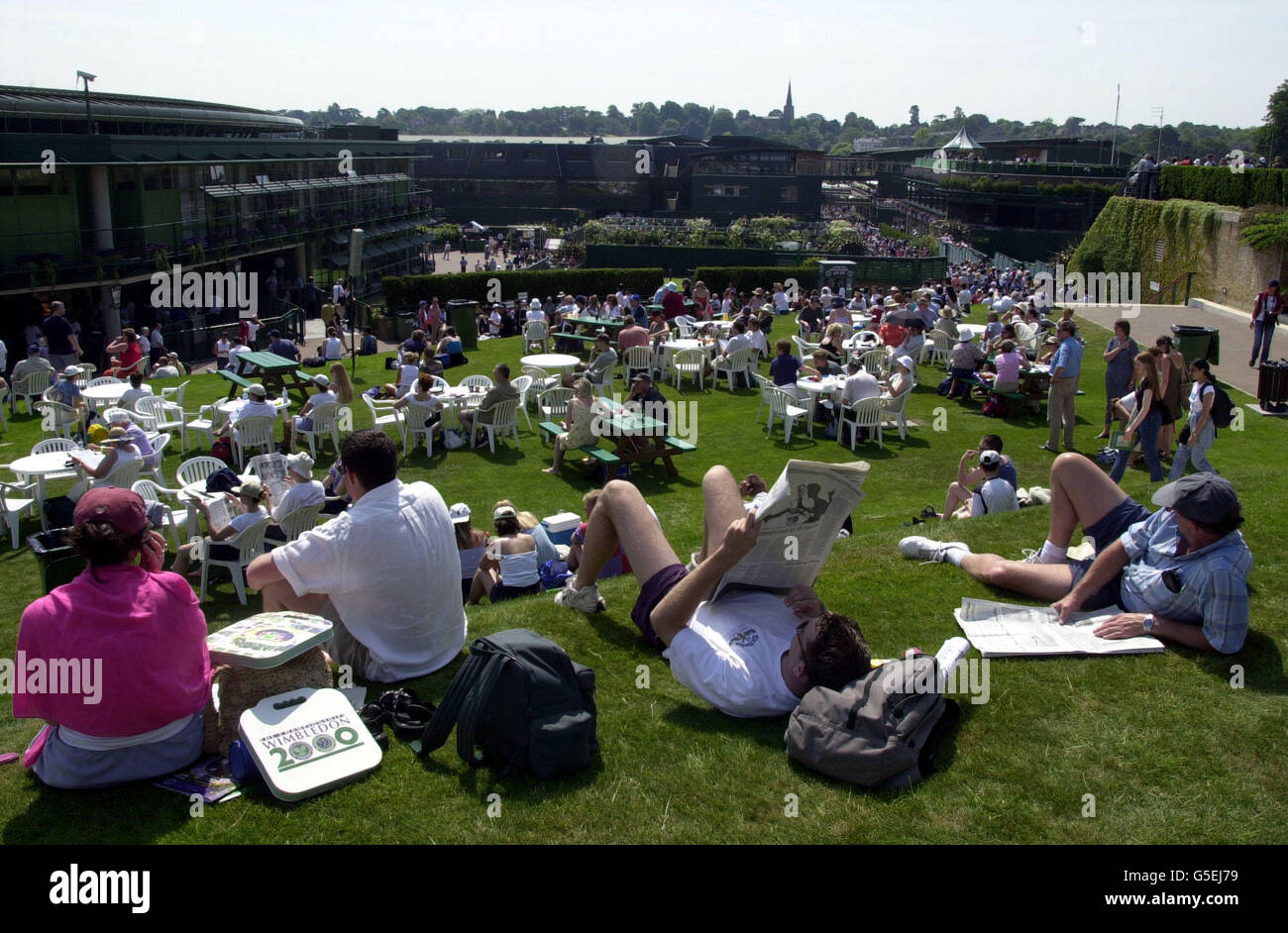 Wimbledon 2001 Spectators Stock Photo - Alamy