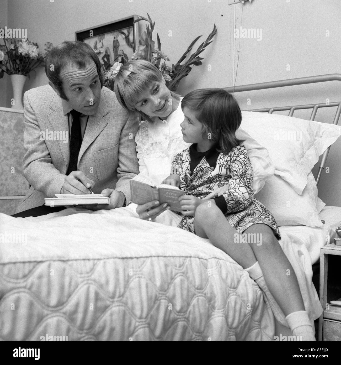 Book old new london Black and White Stock Photos & Images - Alamy