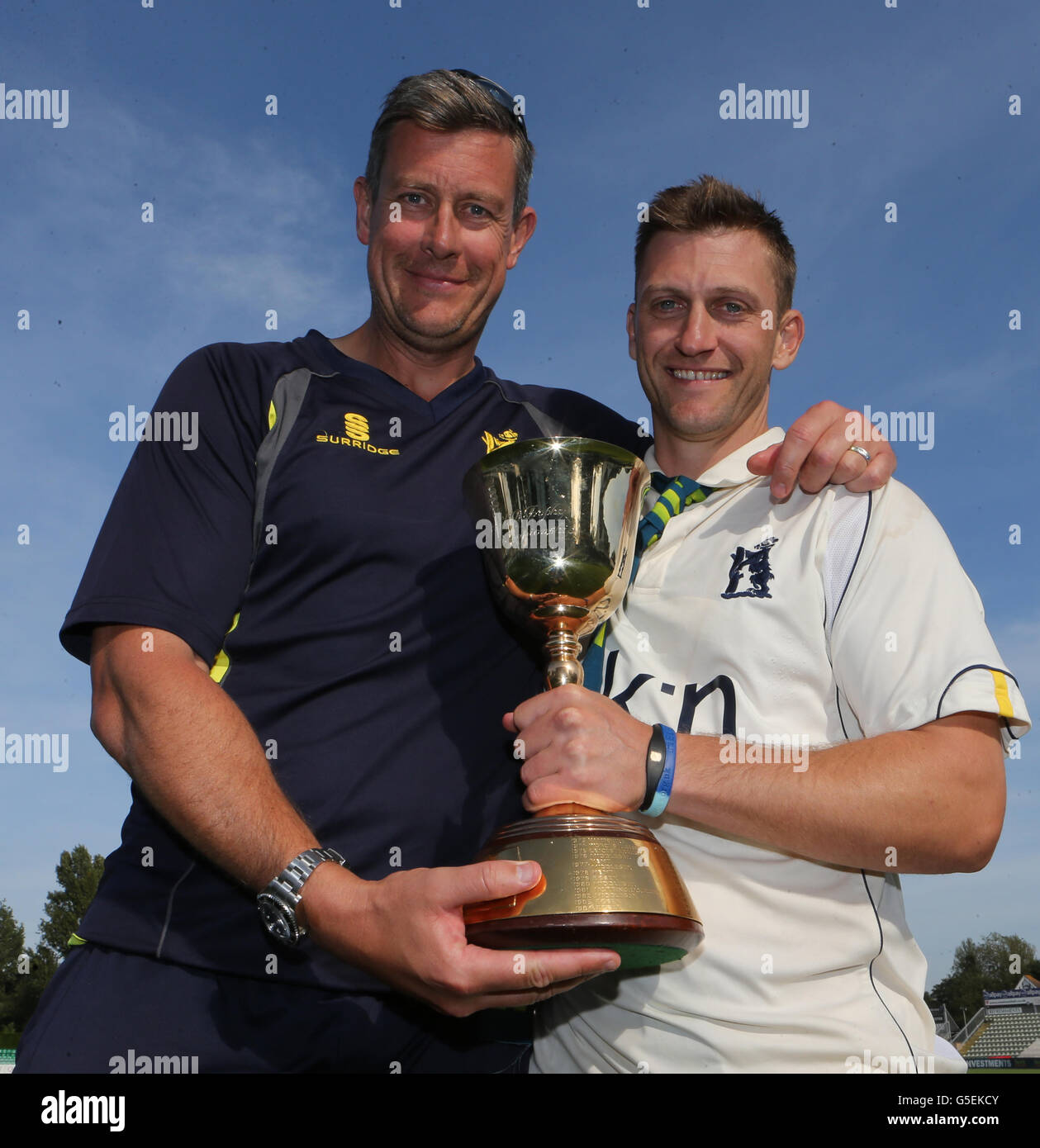Warwickshire's Director of Cricket Ashley Giles with captain Jim ...