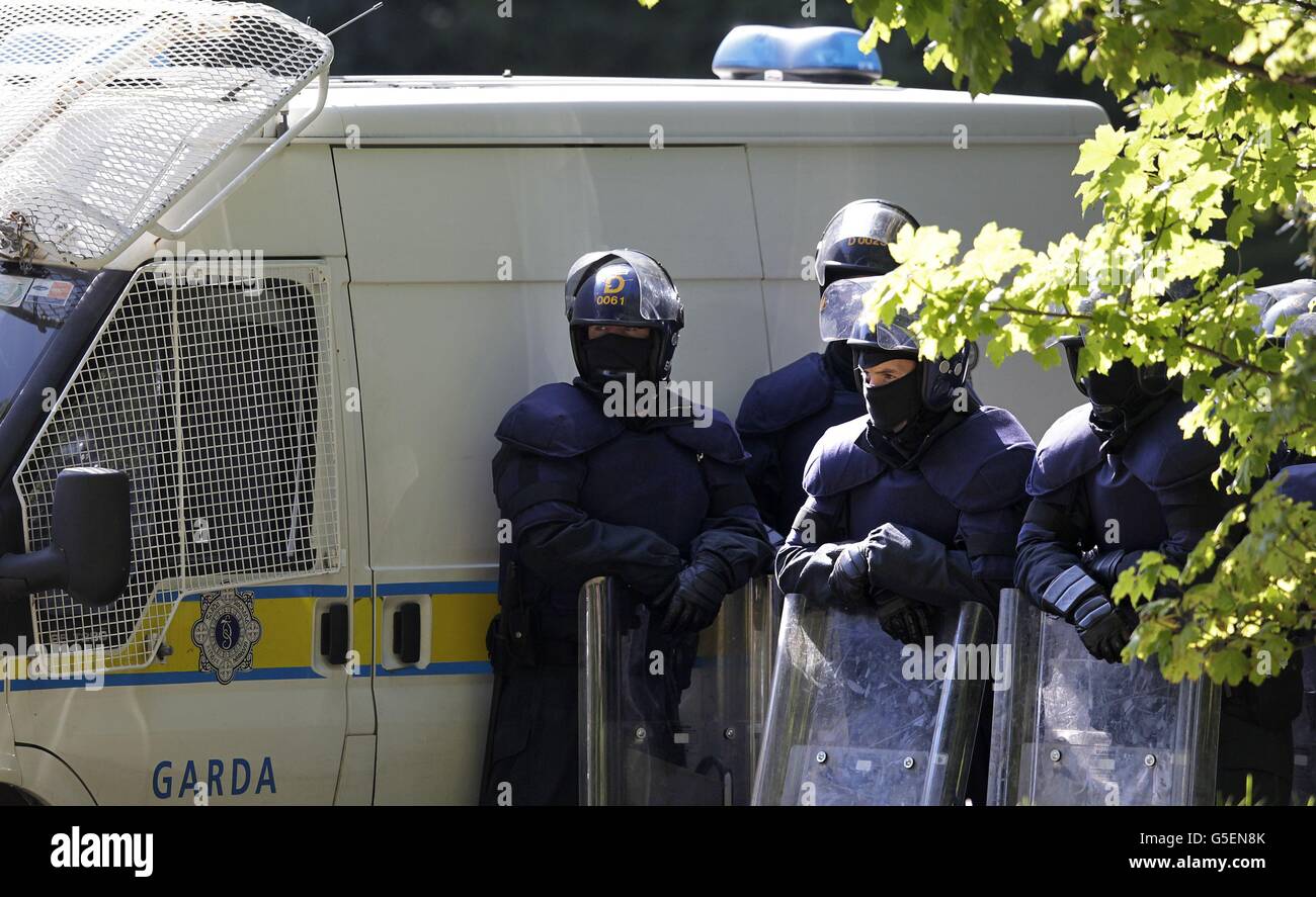 Public Order Gardai at the funeral of Real IRA member Alan Ryan at the ...