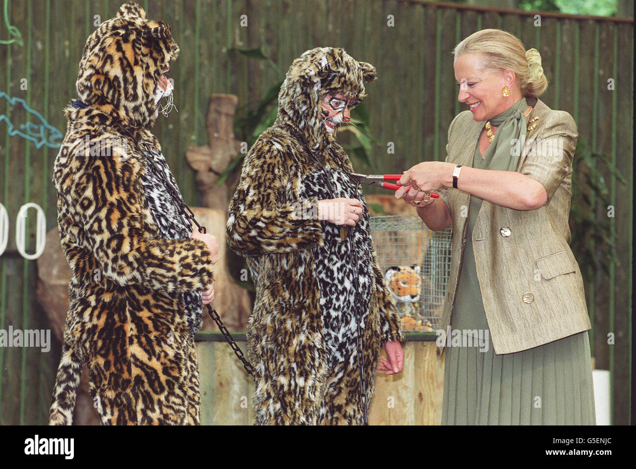 Princess Michael of Kent poses cuts free children from Brampton Primary ...