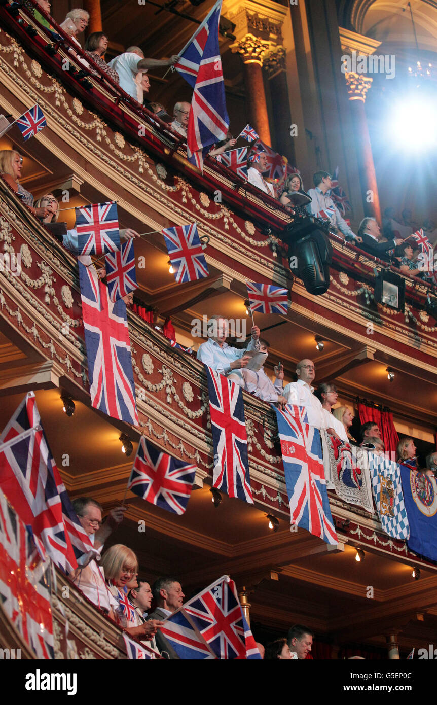 The audience waving flags royal albert hall hi-res stock photography ...