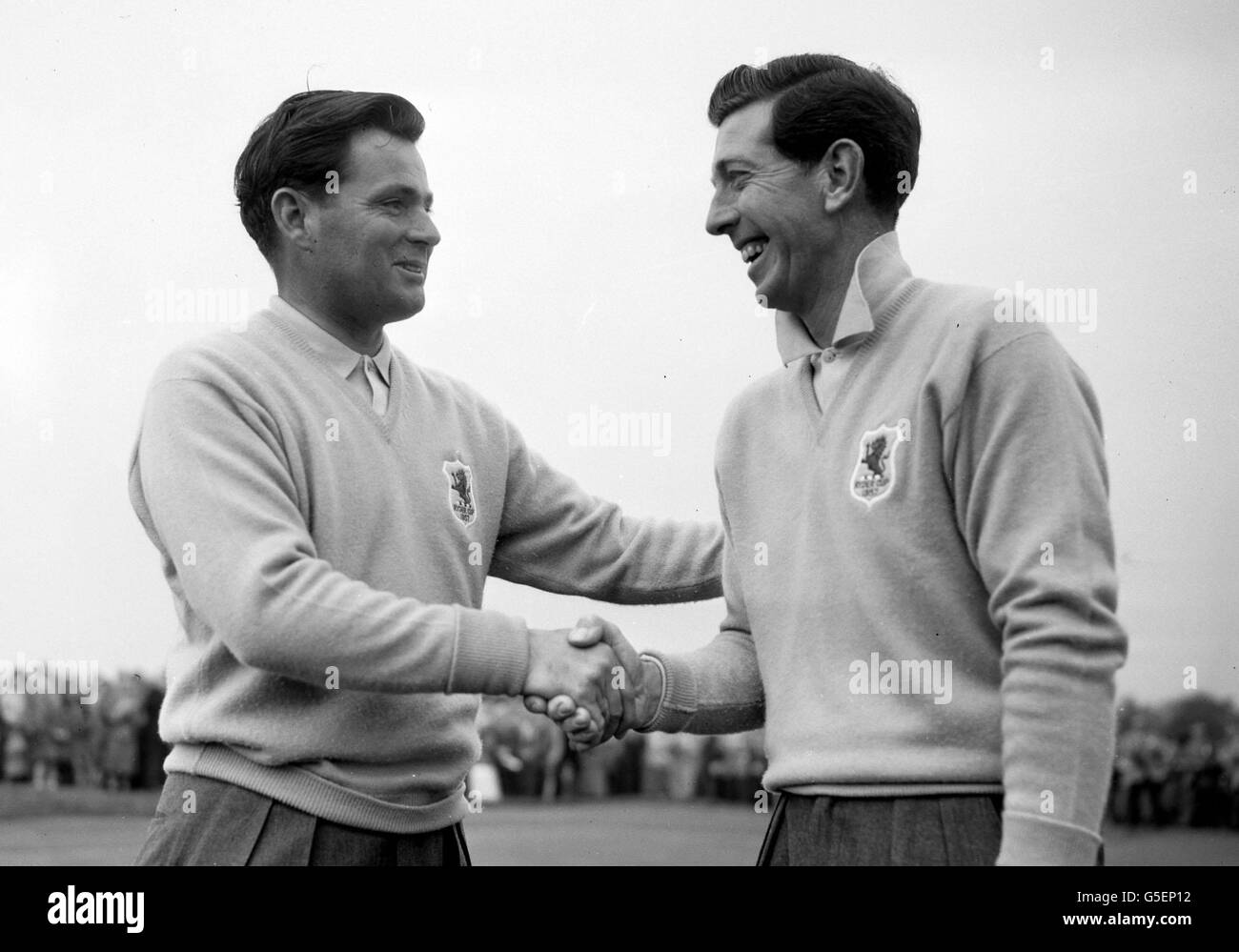 Golf shaking hands rydercup rydercuphistory hi-res stock photography ...