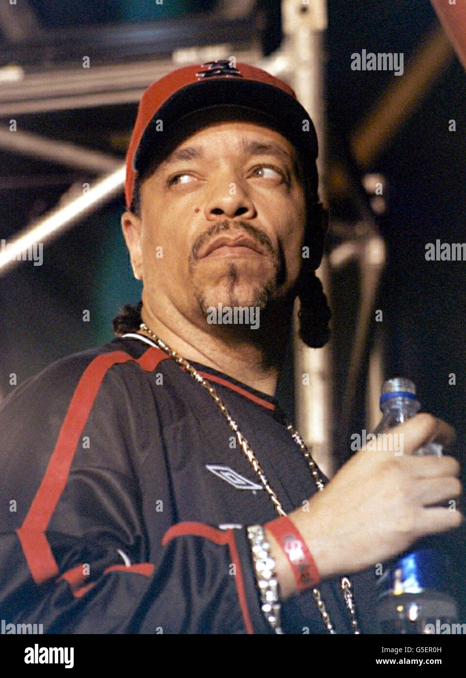 Celebrity music water bottle baseball cap football shirt goatee hi-res ...