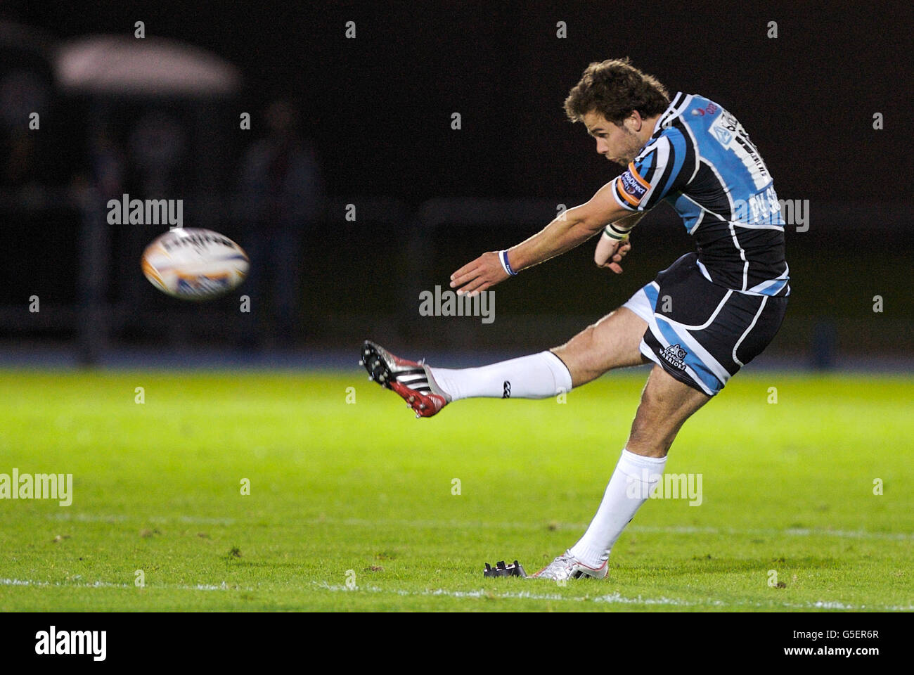 Glasgow Warriors' Ruaridh Jackson kicks towards goal Stock Photo - Alamy