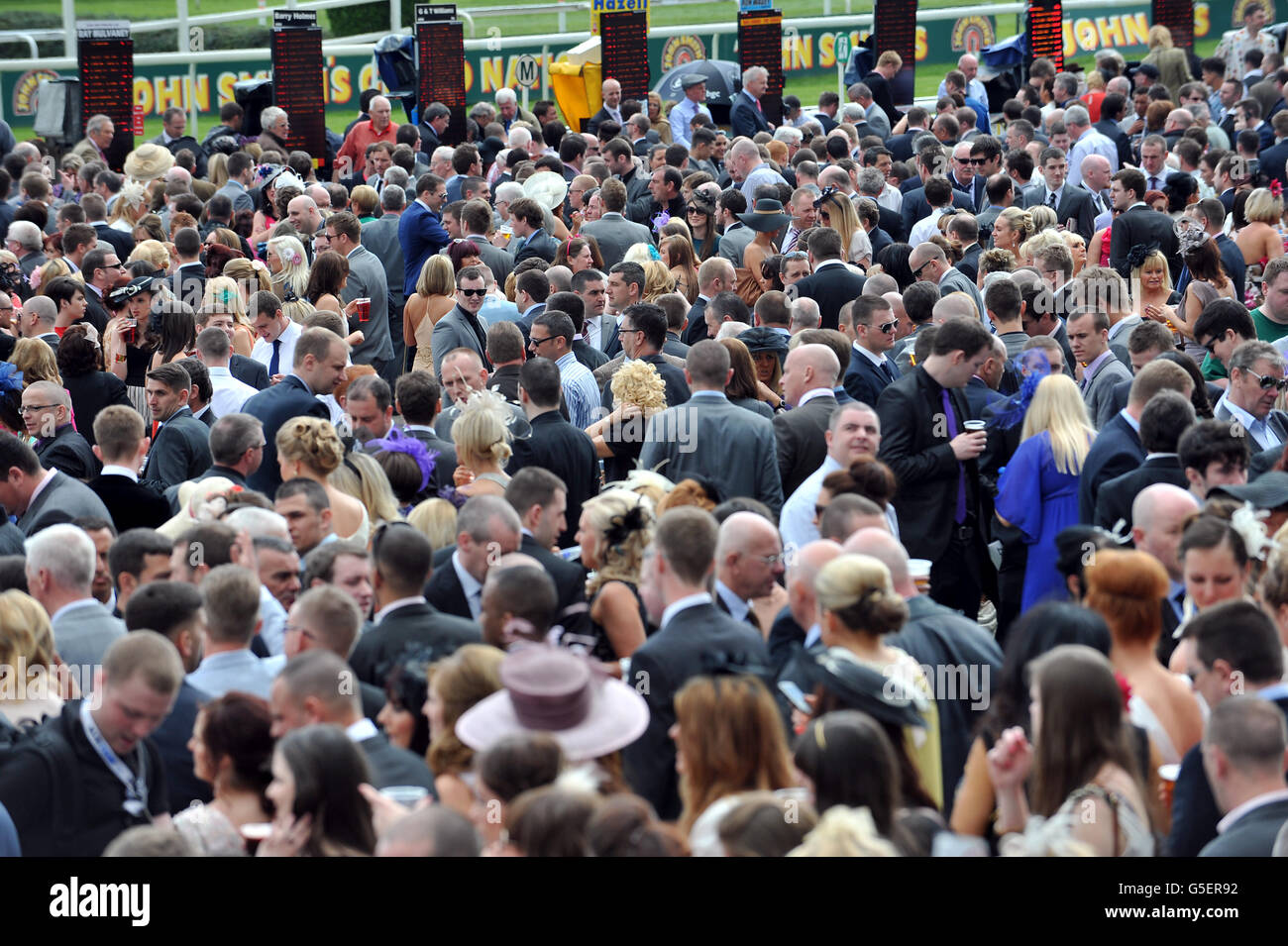 The crowd at aintree for the grand national hi-res stock photography ...