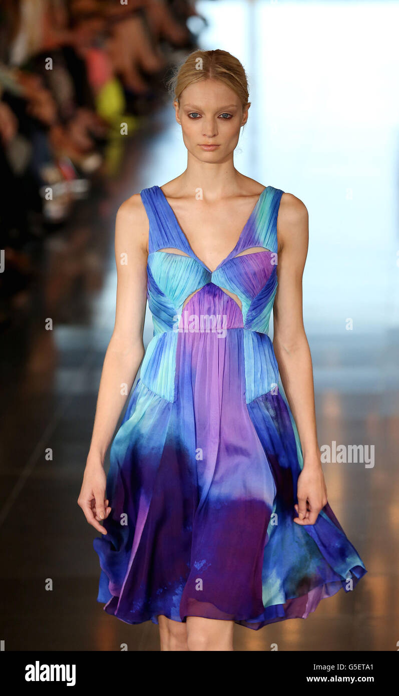 Model on catwalk matthew williamson fashion show in place hi-res stock ...