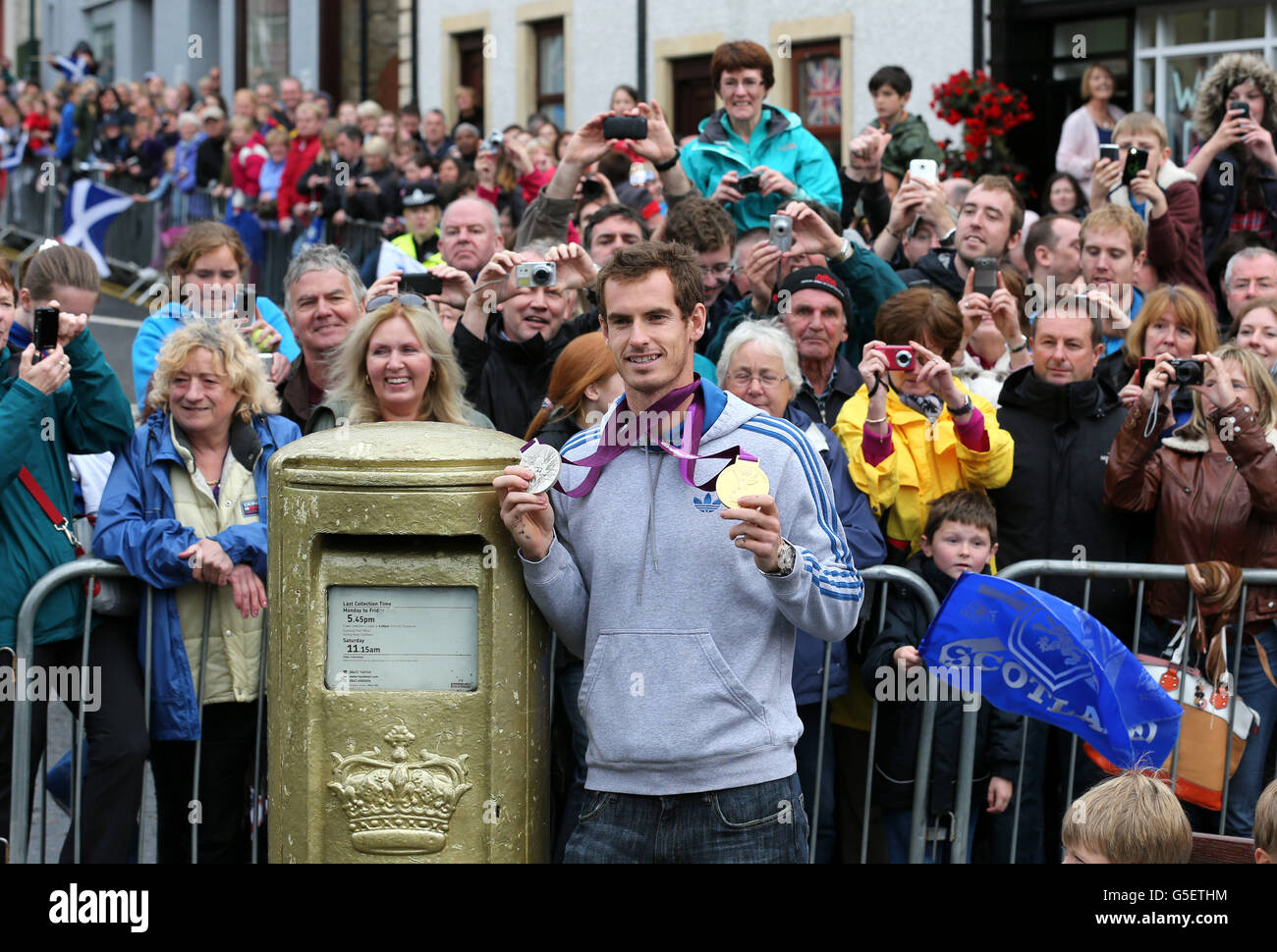 Olympic and US Open champion Andy Murray standing next to his gold ...