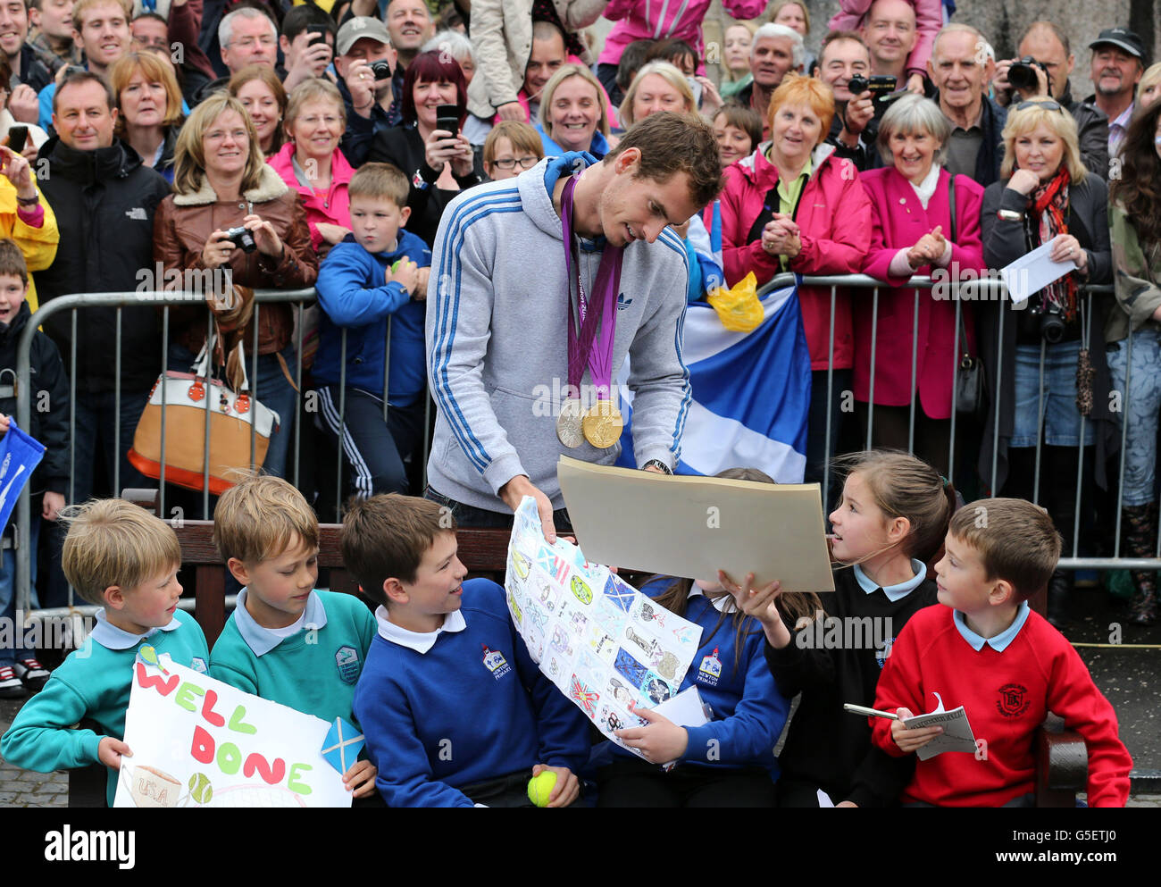 Olympic and US Open champion Andy Murray is given well done cards by ...
