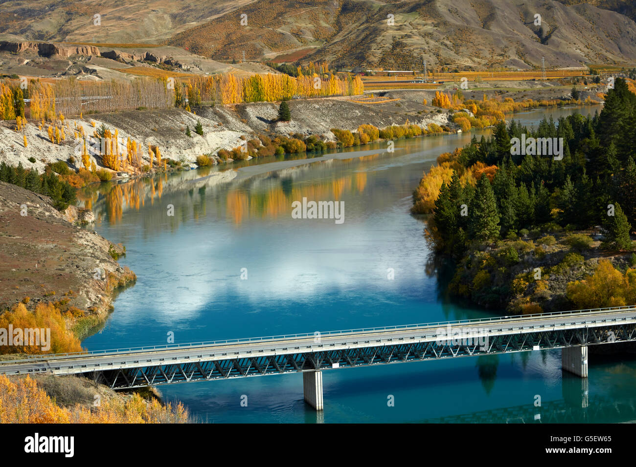 Bannockburn bridge and kawarau arm High Resolution Stock Photography ...