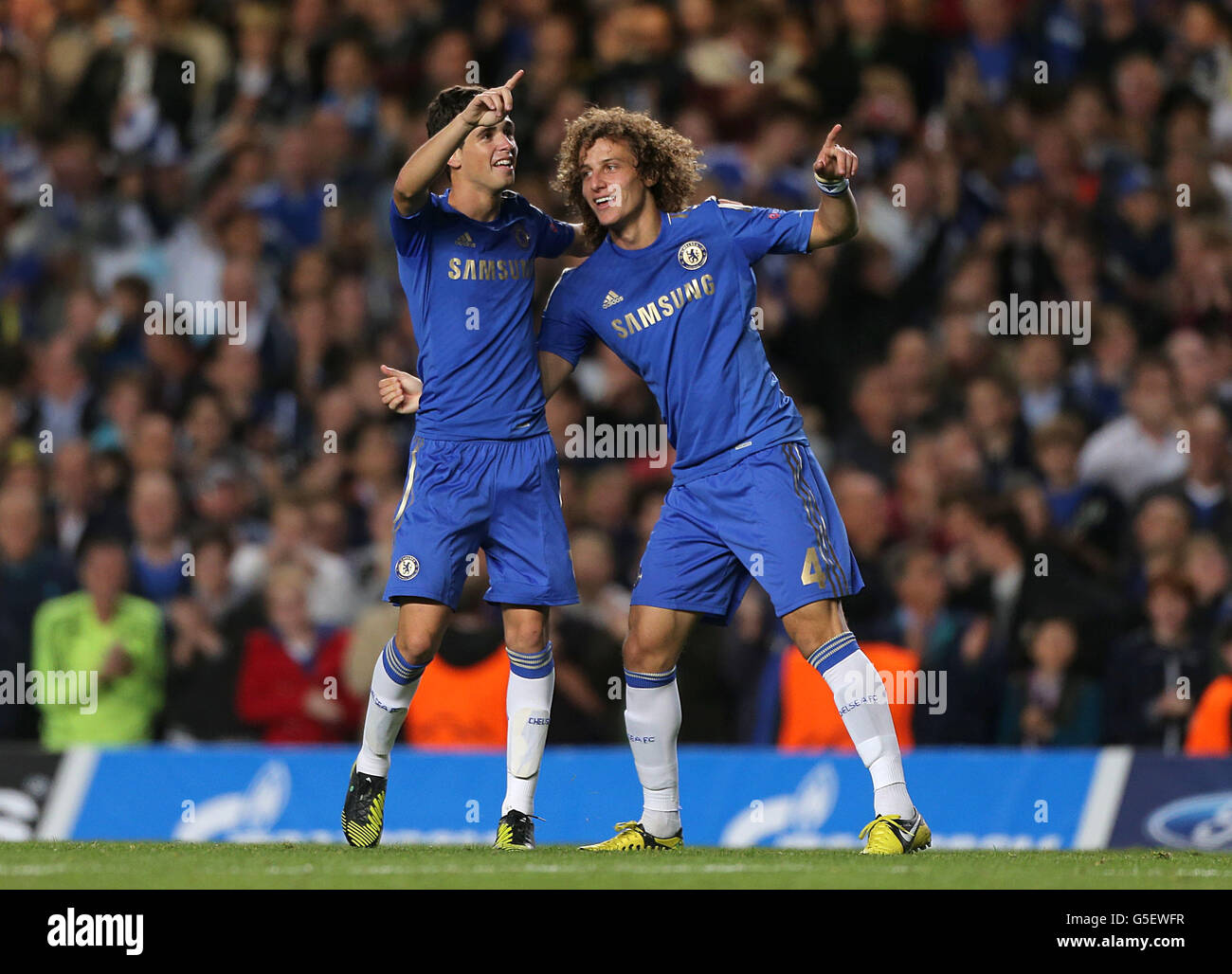 David Luiz And Oscar Dance