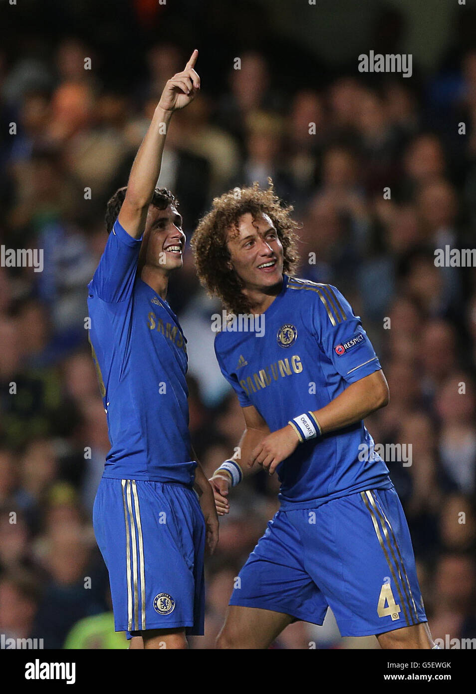 David Luiz And Oscar Dance