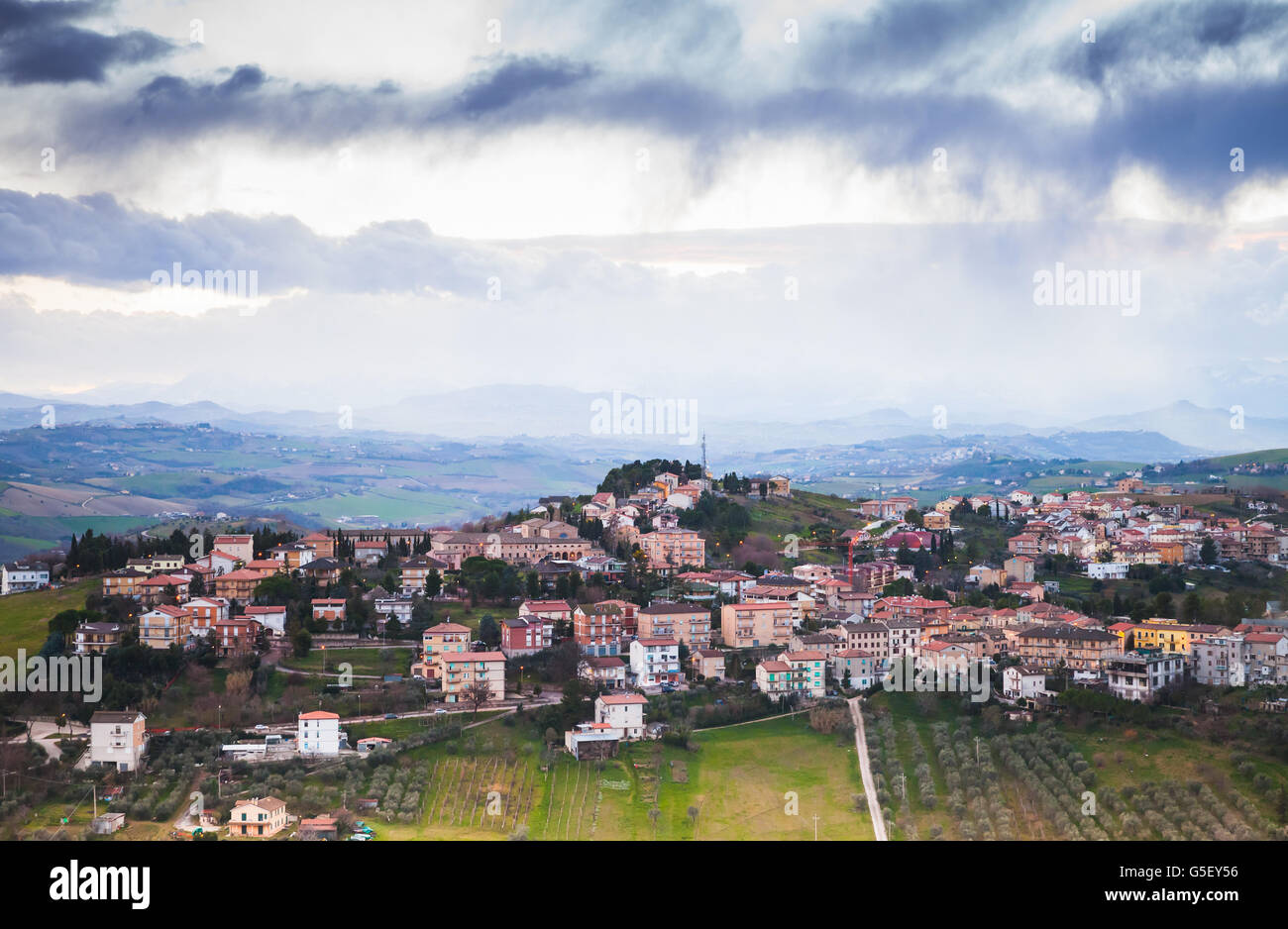 Italian countryside landscape hi-res stock photography and images - Alamy