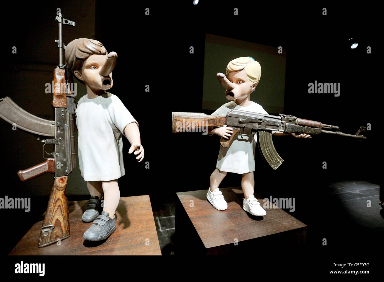 NOTE CONTENT Yin & Yan the AK47 machine gun by Jake and Dinos Chapman ...