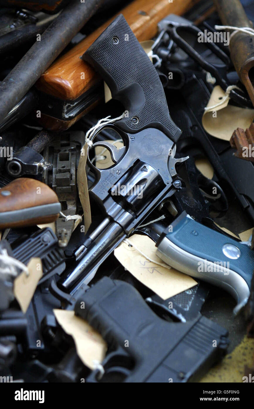 Destroyed weapons hi-res stock photography and images - Alamy