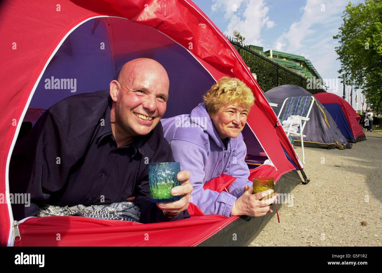 Wimbledon tennis fans Stock Photo - Alamy