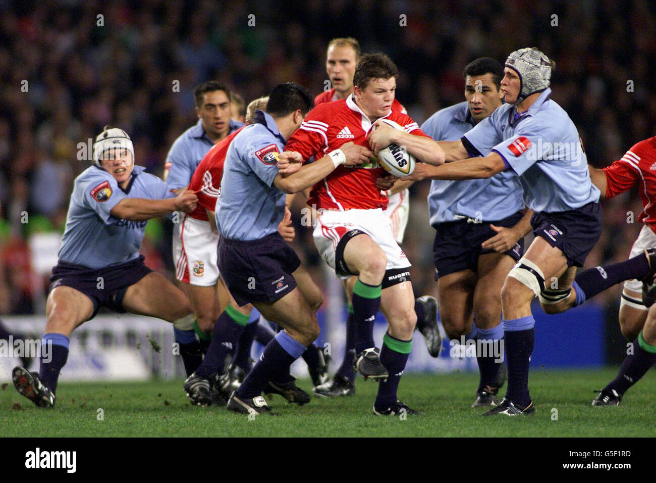 Tackling rugby player hi-res stock photography and images - Alamy