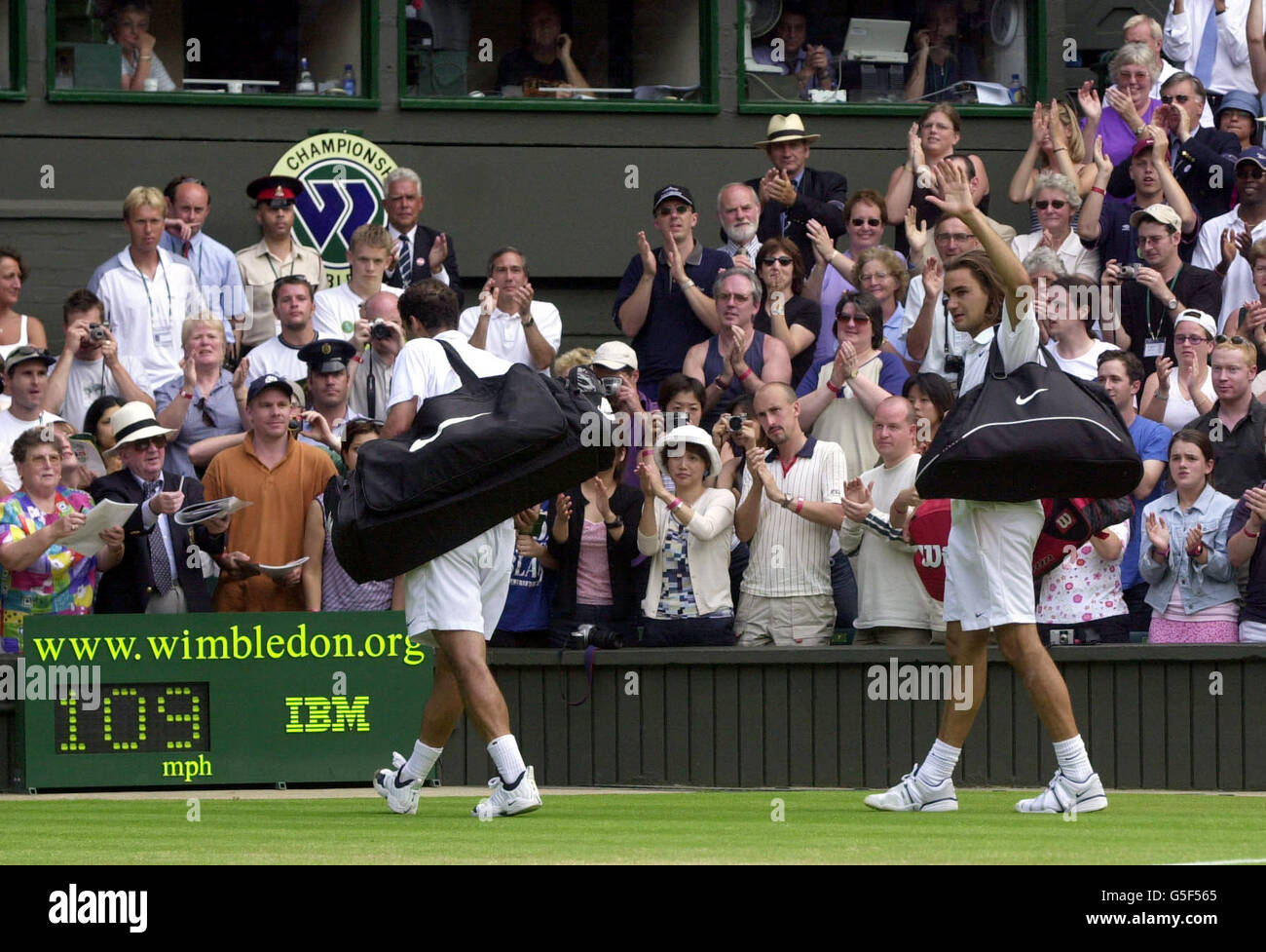 Tennis celebration waving roger federer pete sampras hi-res stock ...