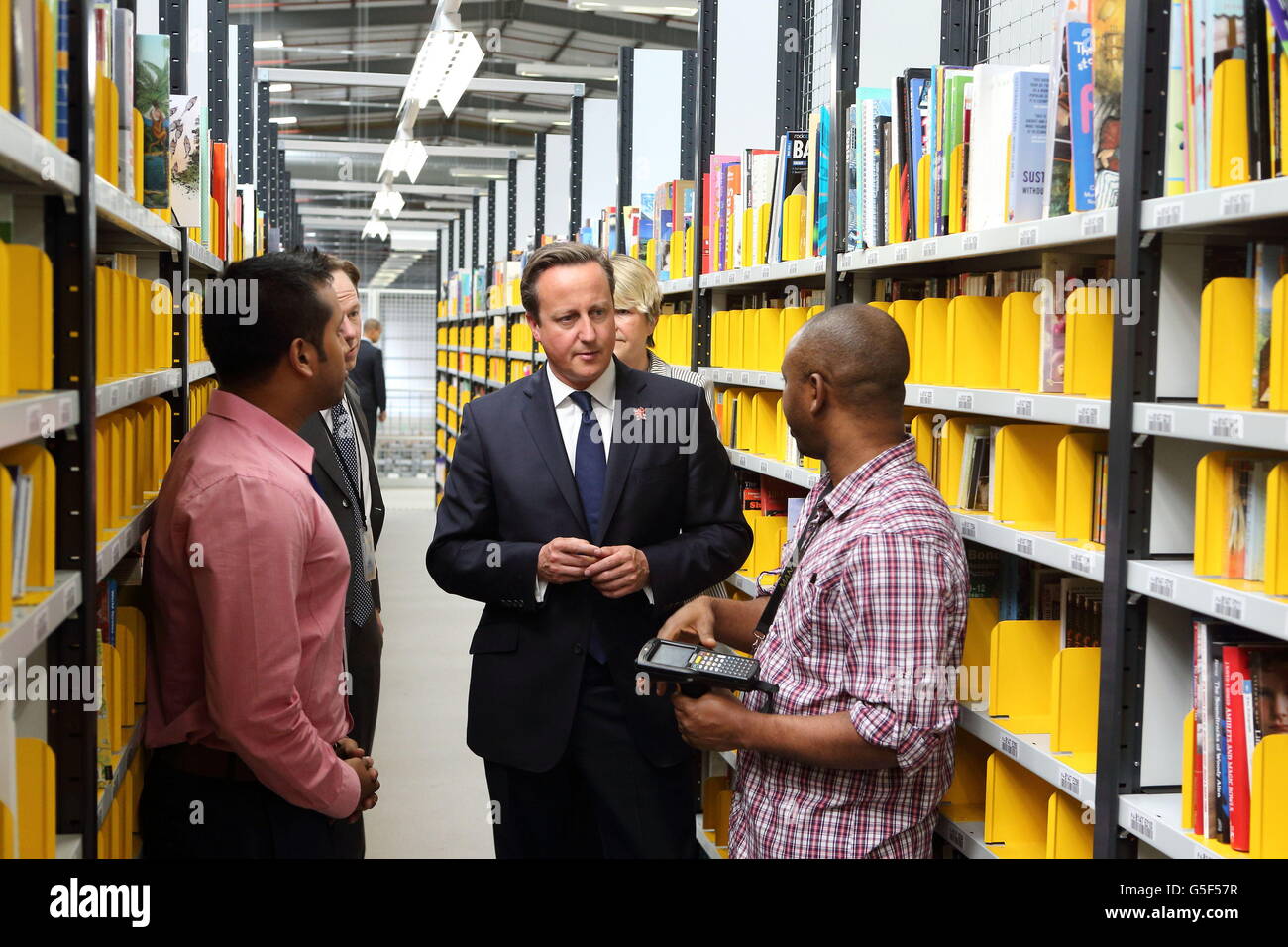 The Amazon Distribution Warehouse In Hemel Hempstead High Resolution ...