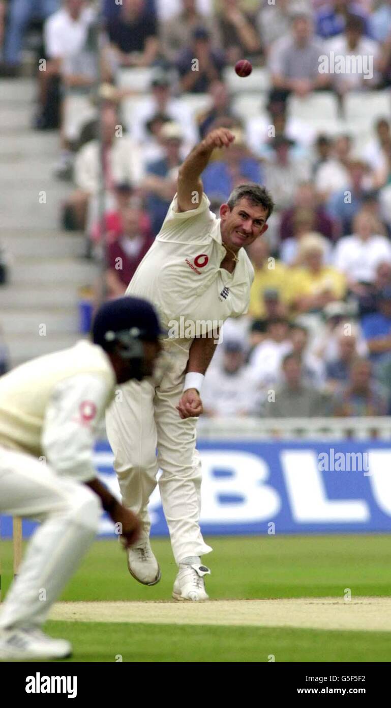 Sport cricket player action andrew caddick hi-res stock photography and ...