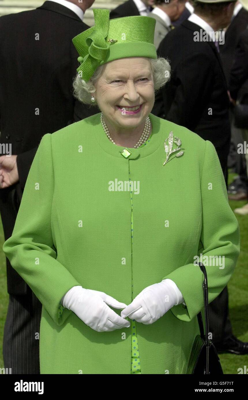 London queen tea party hi-res stock photography and images - Alamy